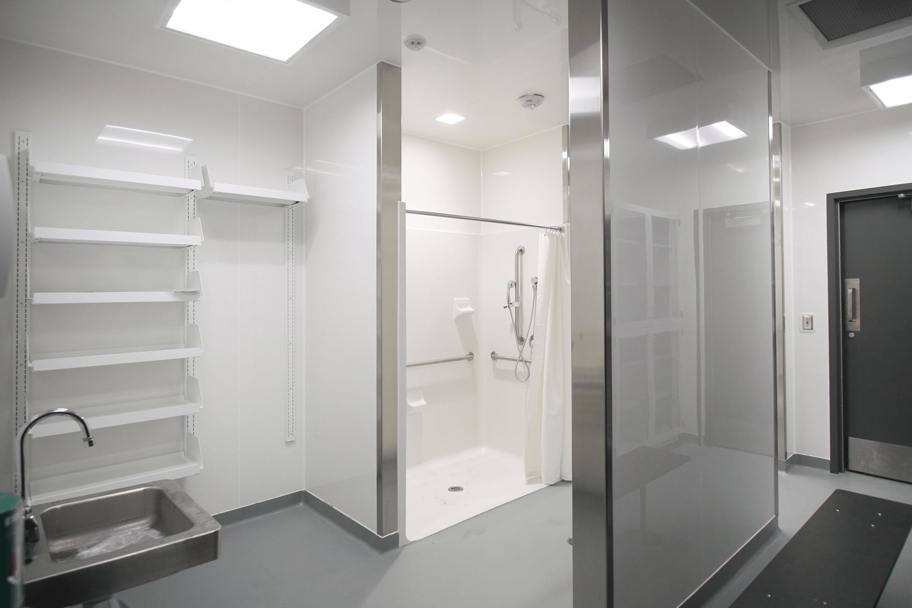 Arcoplast seamless primary barrier paneling systems, compliant to: BSL ...